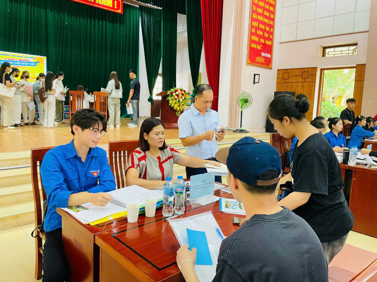 Trường Cao đẳng Cao Bằng tổ chức tiếp đón và làm thủ tục nhập học cho tân học sinh, sinh viên ...